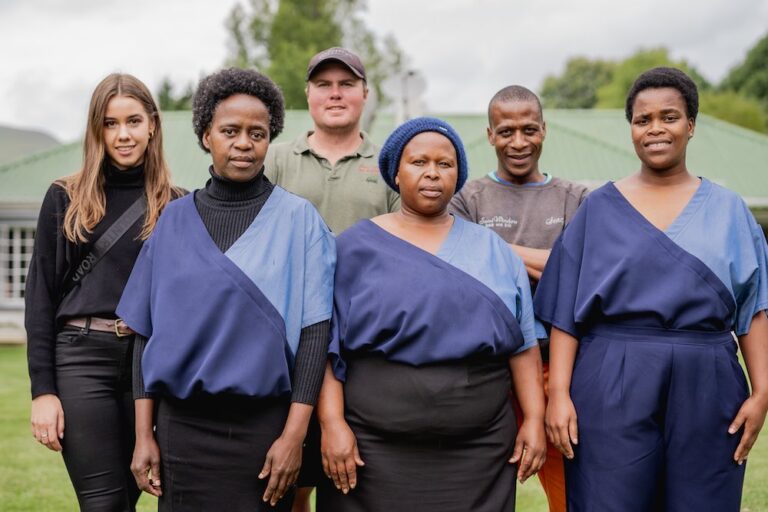 Explore Our Place - Sani Window Bed & Breakfast